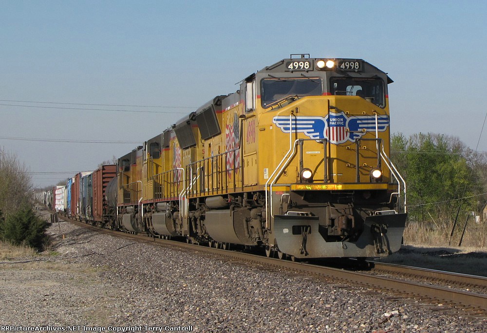 UP 4998/Okay so 4 sub's,UP Cherokee sub